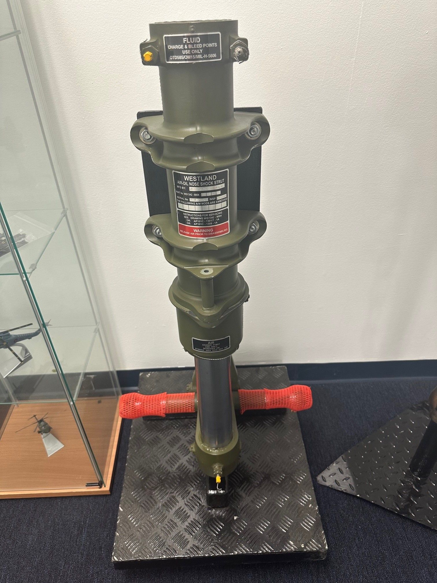 Lynx Nose Oleo Strut Assembly (WG1342-9004-043) | Air & Ground Aviation